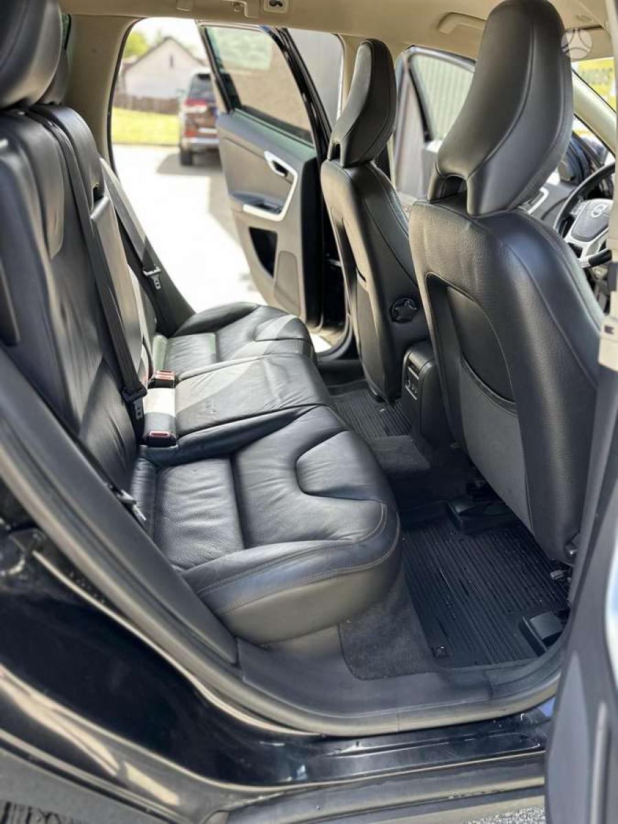 Melns Volvo XC60 2010 Šauļi, ar dzinēja tilpumu 2.40 L un nobraukumu 349 tūkst. km par 5650 €, foto 25 vietnē AUTOMOTO.COM.LV