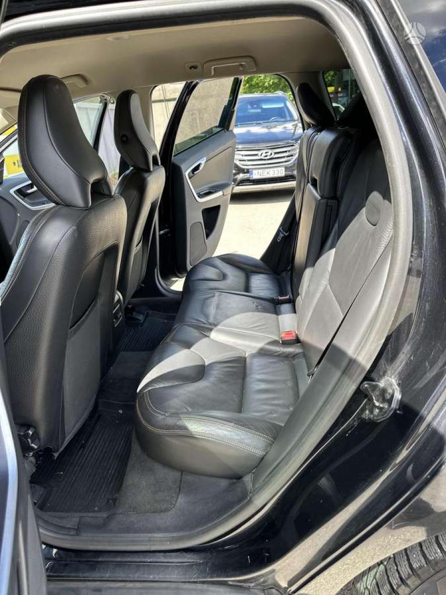 Melns Volvo XC60 2010 Šauļi, ar dzinēja tilpumu 2.40 L un nobraukumu 349 tūkst. km par 5650 €, foto 26 vietnē AUTOMOTO.COM.LV