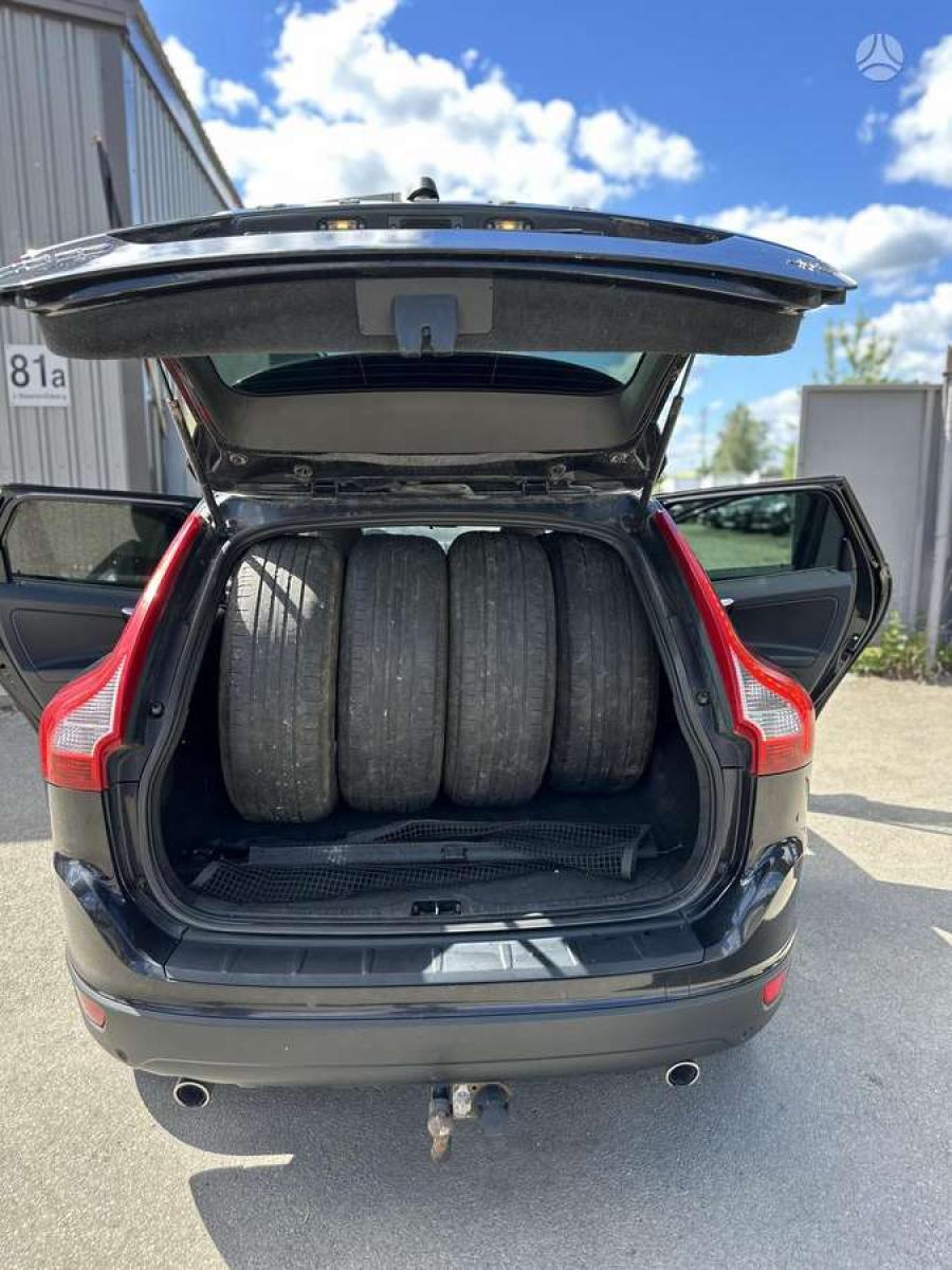 Melns Volvo XC60 2010 Šauļi, ar dzinēja tilpumu 2.40 L un nobraukumu 349 tūkst. km par 5650 €, foto 28 vietnē AUTOMOTO.COM.LV