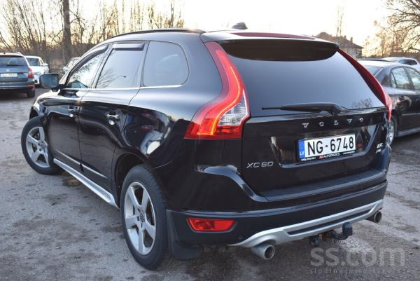 Black Volvo XC60 2010 in Kuldiga, with an engine capacity of 2.40 L and mileage of 0 thousand km for 6990 €, photo 3 on AUTOMOTO.COM.LV