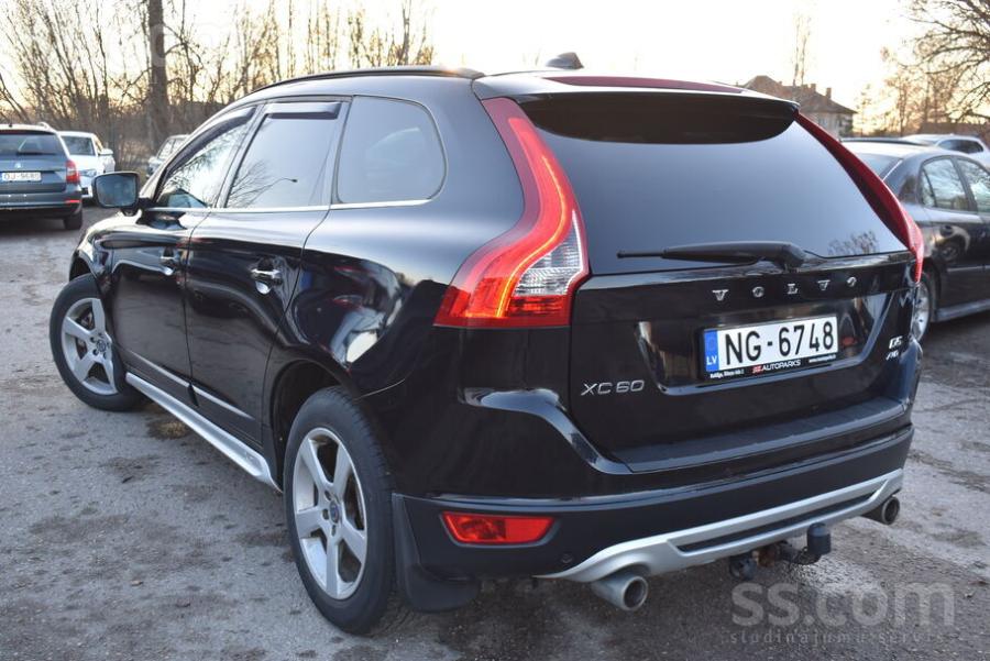 Black Volvo XC60 2010 in Kuldiga, with an engine capacity of 2.40 L and mileage of 0 thousand km for 6990 €, photo 4 on AUTOMOTO.COM.LV