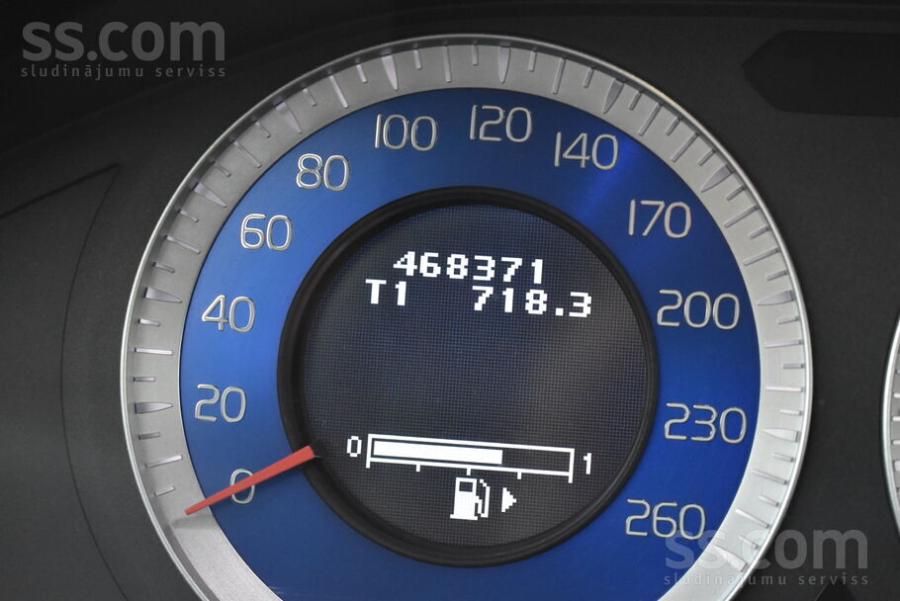 Black Volvo XC60 2010 in Kuldiga, with an engine capacity of 2.40 L and mileage of 0 thousand km for 6990 €, photo 15 on AUTOMOTO.COM.LV