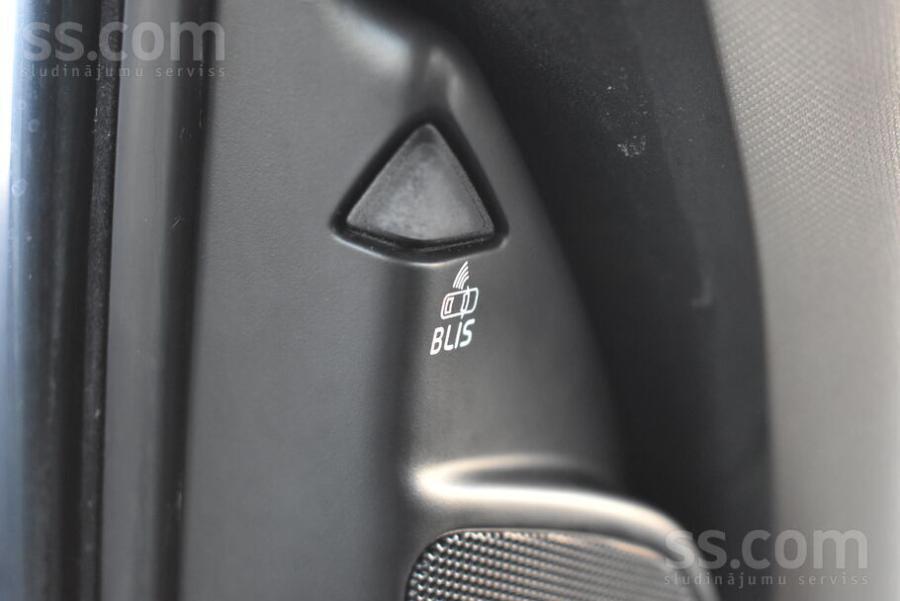 Black Volvo XC60 2010 in Kuldiga, with an engine capacity of 2.40 L and mileage of 0 thousand km for 6990 €, photo 21 on AUTOMOTO.COM.LV