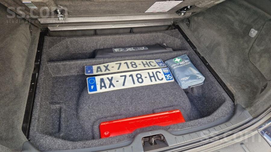 Melns Volvo XC60 2010 Jelgava, ar dzinēja tilpumu 2.00 L un nobraukumu 319 tūkst. km par 6450 €, foto 22 vietnē AUTOMOTO.COM.LV