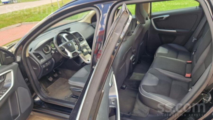 Melns Volvo XC60 2010 Jelgava, ar dzinēja tilpumu 2.00 L un nobraukumu 319 tūkst. km par 6450 €, foto 26 vietnē AUTOMOTO.COM.LV
