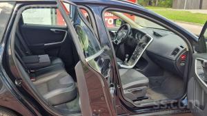 Melns Volvo XC60 2010 Jelgava, ar dzinēja tilpumu 2.00 L un nobraukumu 319 tūkst. km par 6450 €, foto 28 vietnē AUTOMOTO.COM.LV