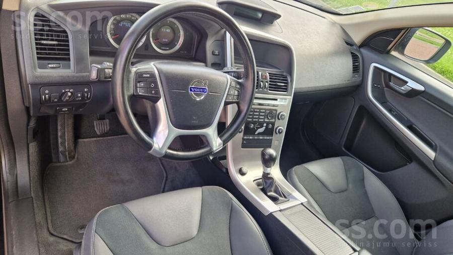 Melns Volvo XC60 2010 Jelgava, ar dzinēja tilpumu 2.00 L un nobraukumu 319 tūkst. km par 6450 €, foto 31 vietnē AUTOMOTO.COM.LV