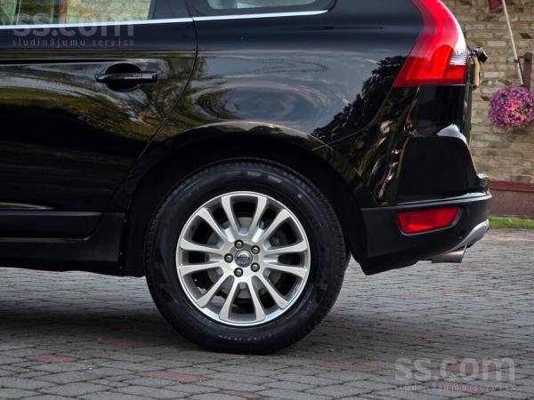 Black Volvo XC60 2010 in Riga, with an engine capacity of 2.40 L and mileage of 358 thousand km for 7950 €, photo 10 on AUTOMOTO.COM.LV