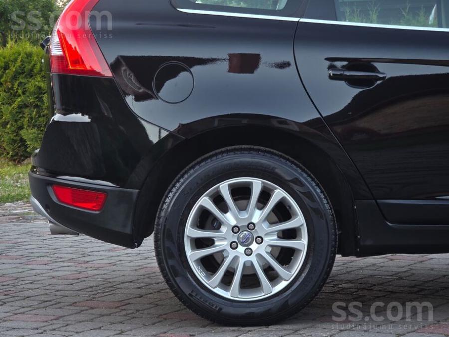 Melns Volvo XC60 2010 Rīga, ar dzinēja tilpumu 2.40 L un nobraukumu 358 tūkst. km par 7950 €, foto 12 vietnē AUTOMOTO.COM.LV