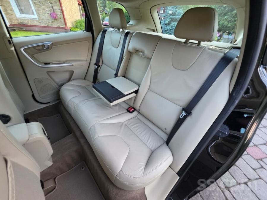 Melns Volvo XC60 2010 Rīga, ar dzinēja tilpumu 2.40 L un nobraukumu 358 tūkst. km par 7950 €, foto 20 vietnē AUTOMOTO.COM.LV