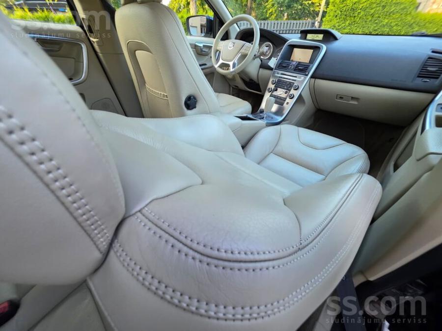 Melns Volvo XC60 2010 Rīga, ar dzinēja tilpumu 2.40 L un nobraukumu 358 tūkst. km par 7950 €, foto 24 vietnē AUTOMOTO.COM.LV
