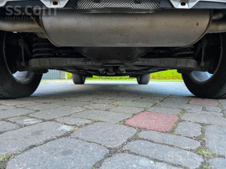Melns Volvo XC60 2010 Rīga, ar dzinēja tilpumu 2.40 L un nobraukumu 358 tūkst. km par 7950 €, foto 33 vietnē AUTOMOTO.COM.LV