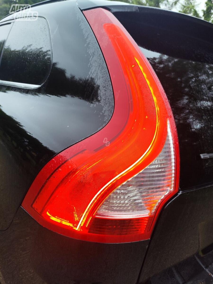 Melns Volvo XC60 2010 Mažeikiai, ar dzinēja tilpumu 2.40 L un nobraukumu 262 tūkst. km par 7600 €, foto 31 vietnē AUTOMOTO.COM.LV