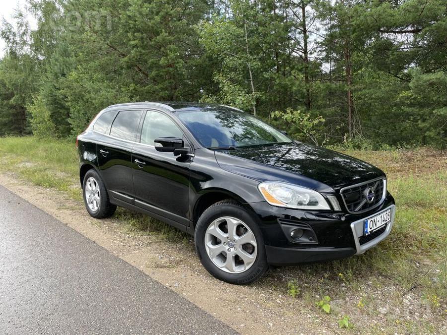 Melns Volvo XC60 2010 Daugavpils, ar dzinēja tilpumu 2.40 L un nobraukumu 310 tūkst. km par 8800 €, foto 1 vietnē AUTOMOTO.COM.LV