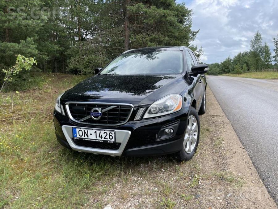Melns Volvo XC60 2010 Daugavpils, ar dzinēja tilpumu 2.40 L un nobraukumu 310 tūkst. km par 8800 €, foto 4 vietnē AUTOMOTO.COM.LV