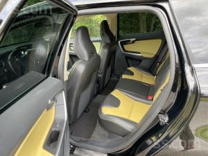 Melns Volvo XC60 2010 Daugavpils, ar dzinēja tilpumu 2.40 L un nobraukumu 310 tūkst. km par 8800 €, foto 12 vietnē AUTOMOTO.COM.LV