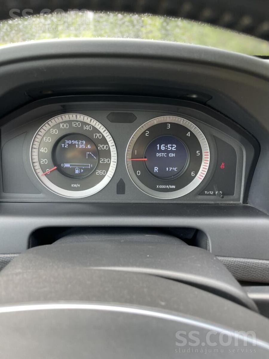Melns Volvo XC60 2010 Daugavpils, ar dzinēja tilpumu 2.40 L un nobraukumu 310 tūkst. km par 8800 €, foto 14 vietnē AUTOMOTO.COM.LV