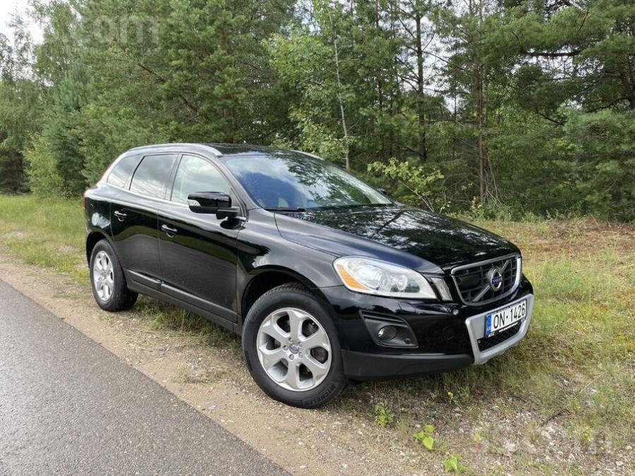 Black Volvo XC60 2010 in Daugavpils, with an engine capacity of 2.40 L and mileage of 310 thousand km for 8800 €, photo 1 on AUTOMOTO.COM.LV