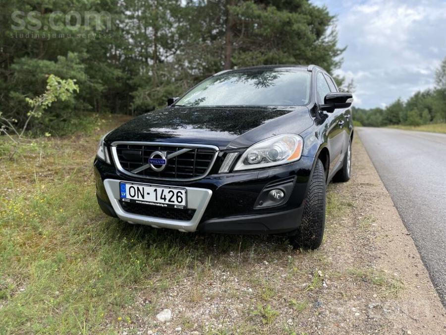 Black Volvo XC60 2010 in Daugavpils, with an engine capacity of 2.40 L and mileage of 310 thousand km for 8800 €, photo 4 on AUTOMOTO.COM.LV