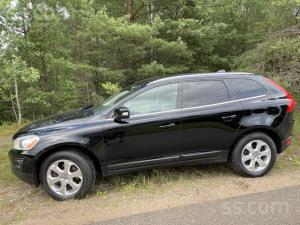 Black Volvo XC60 2010 in Daugavpils, with an engine capacity of 2.40 L and mileage of 310 thousand km for 8800 €, photo 8 on AUTOMOTO.COM.LV