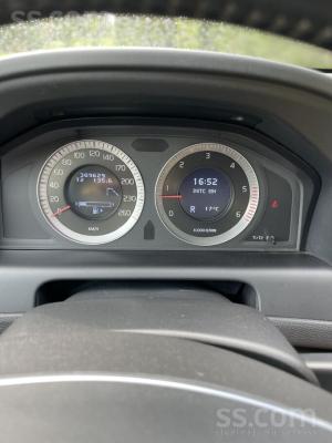 Black Volvo XC60 2010 in Daugavpils, with an engine capacity of 2.40 L and mileage of 310 thousand km for 8800 €, photo 14 on AUTOMOTO.COM.LV