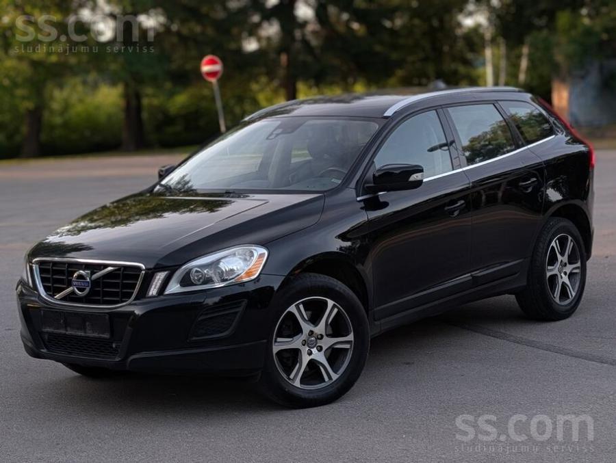Black Volvo XC60 2010 in Jurmala, with an engine capacity of 2.00 L and mileage of 0 thousand km for 4950 €, photo 3 on AUTOMOTO.COM.LV