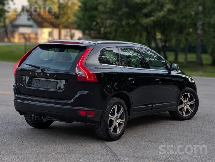 Black Volvo XC60 2010 in Jurmala, with an engine capacity of 2.00 L and mileage of 0 thousand km for 4950 €, photo 4 on AUTOMOTO.COM.LV