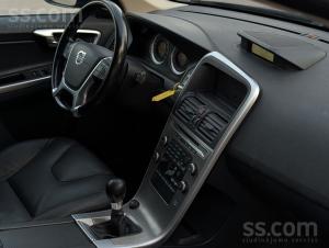 Black Volvo XC60 2010 in Jurmala, with an engine capacity of 2.00 L and mileage of 0 thousand km for 4950 €, photo 8 on AUTOMOTO.COM.LV