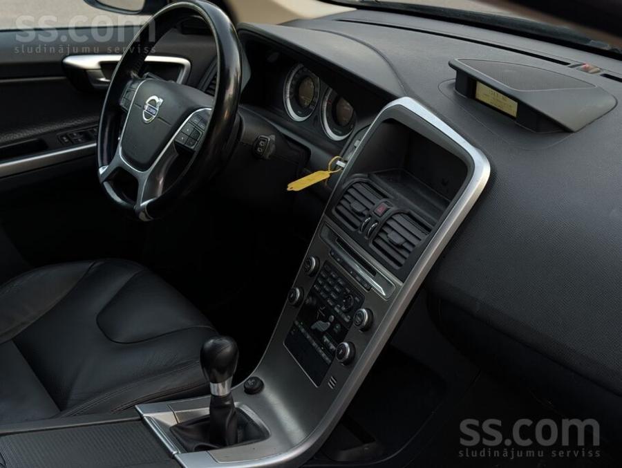 Black Volvo XC60 2010 in Jurmala, with an engine capacity of 2.00 L and mileage of 0 thousand km for 4950 €, photo 8 on AUTOMOTO.COM.LV