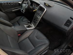 Black Volvo XC60 2010 in Jurmala, with an engine capacity of 2.00 L and mileage of 0 thousand km for 4950 €, photo 9 on AUTOMOTO.COM.LV