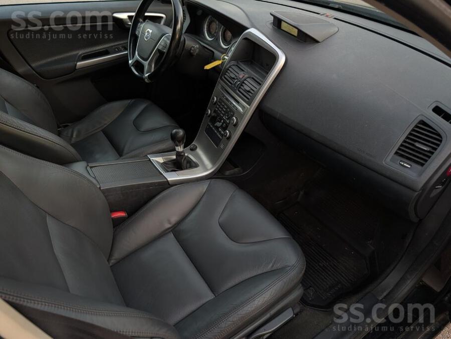 Black Volvo XC60 2010 in Jurmala, with an engine capacity of 2.00 L and mileage of 0 thousand km for 4950 €, photo 9 on AUTOMOTO.COM.LV