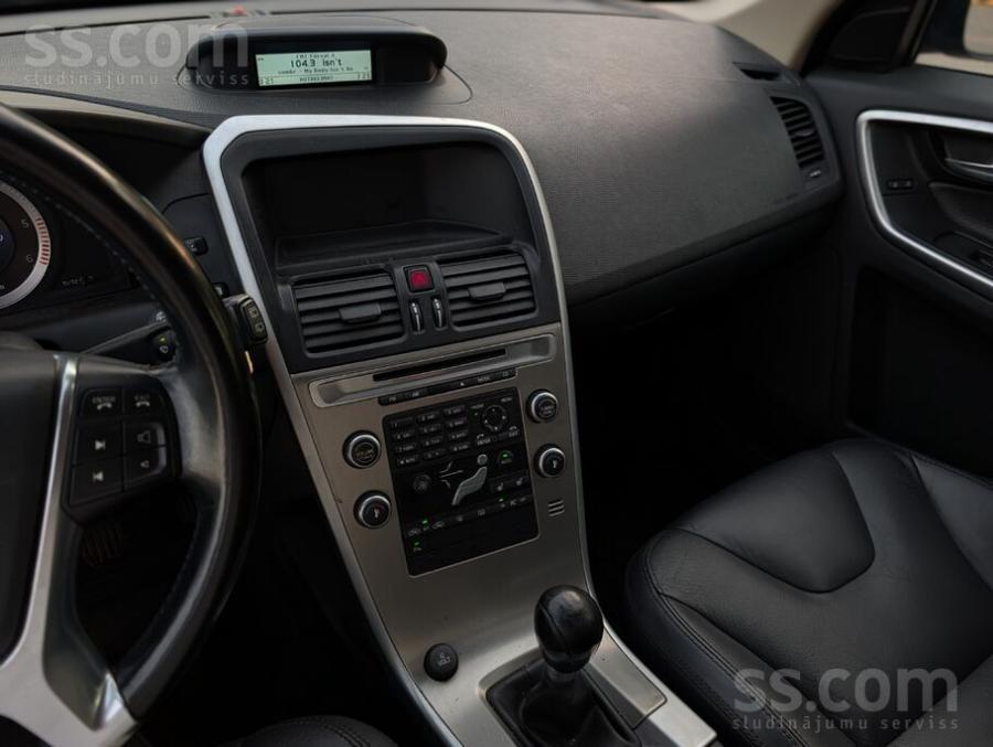 Black Volvo XC60 2010 in Jurmala, with an engine capacity of 2.00 L and mileage of 0 thousand km for 4950 €, photo 10 on AUTOMOTO.COM.LV