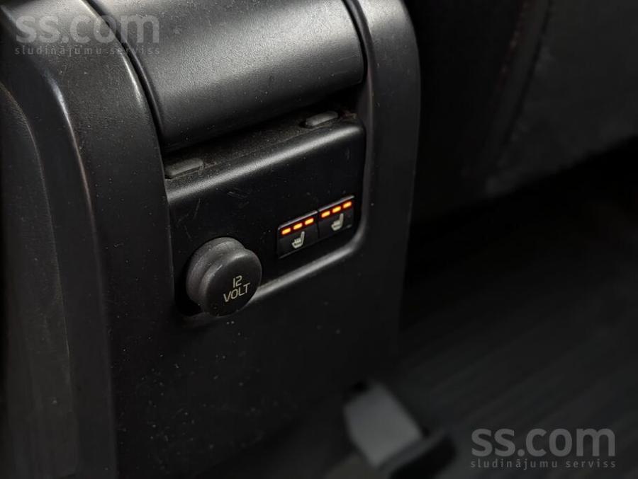 Black Volvo XC60 2010 in Jurmala, with an engine capacity of 2.00 L and mileage of 0 thousand km for 4950 €, photo 13 on AUTOMOTO.COM.LV