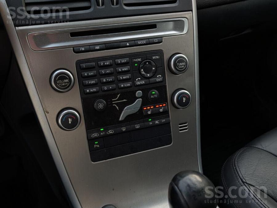 Black Volvo XC60 2010 in Jurmala, with an engine capacity of 2.00 L and mileage of 0 thousand km for 4950 €, photo 20 on AUTOMOTO.COM.LV