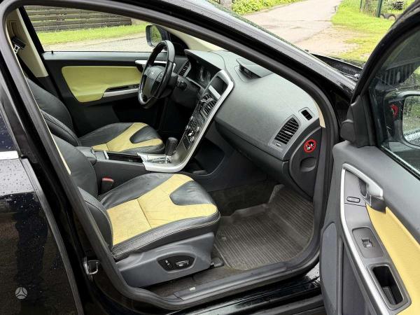 Black Volvo XC60 2010 in Ukmerge, with an engine capacity of 3.00 L and mileage of 210 thousand km for 4800 €, photo 8 on AUTOMOTO.COM.LV