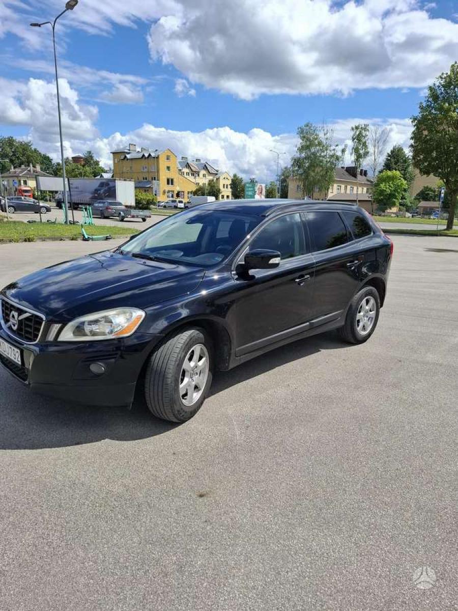 Melns Volvo XC60 2010 Panevēža, ar dzinēja tilpumu 2.40 L un nobraukumu 316 tūkst. km par 5900 €, foto 1 vietnē AUTOMOTO.COM.LV