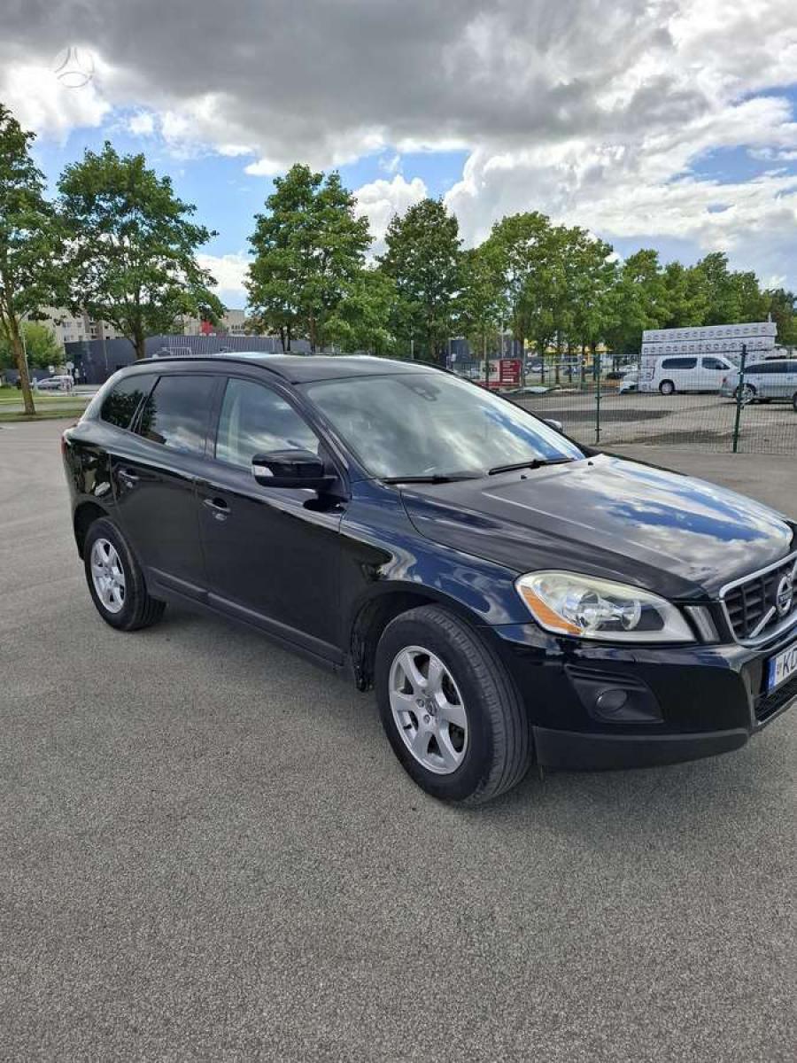 Melns Volvo XC60 2010 Panevēža, ar dzinēja tilpumu 2.40 L un nobraukumu 316 tūkst. km par 5900 €, foto 3 vietnē AUTOMOTO.COM.LV