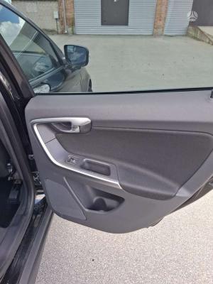 Melns Volvo XC60 2010 Panevēža, ar dzinēja tilpumu 2.40 L un nobraukumu 316 tūkst. km par 5900 €, foto 7 vietnē AUTOMOTO.COM.LV