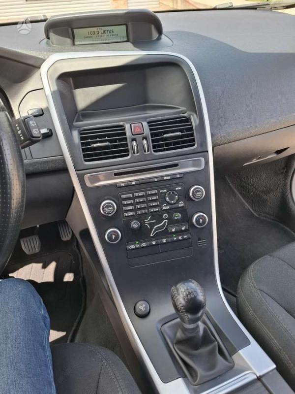 Melns Volvo XC60 2010 Panevēža, ar dzinēja tilpumu 2.40 L un nobraukumu 316 tūkst. km par 5900 €, foto 7 vietnē AUTOMOTO.COM.LV