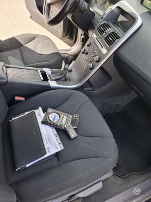 Melns Volvo XC60 2010 Panevēža, ar dzinēja tilpumu 2.40 L un nobraukumu 316 tūkst. km par 5900 €, foto 11 vietnē AUTOMOTO.COM.LV