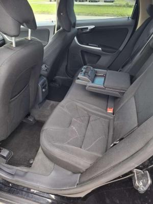 Melns Volvo XC60 2010 Panevēža, ar dzinēja tilpumu 2.40 L un nobraukumu 316 tūkst. km par 5900 €, foto 12 vietnē AUTOMOTO.COM.LV