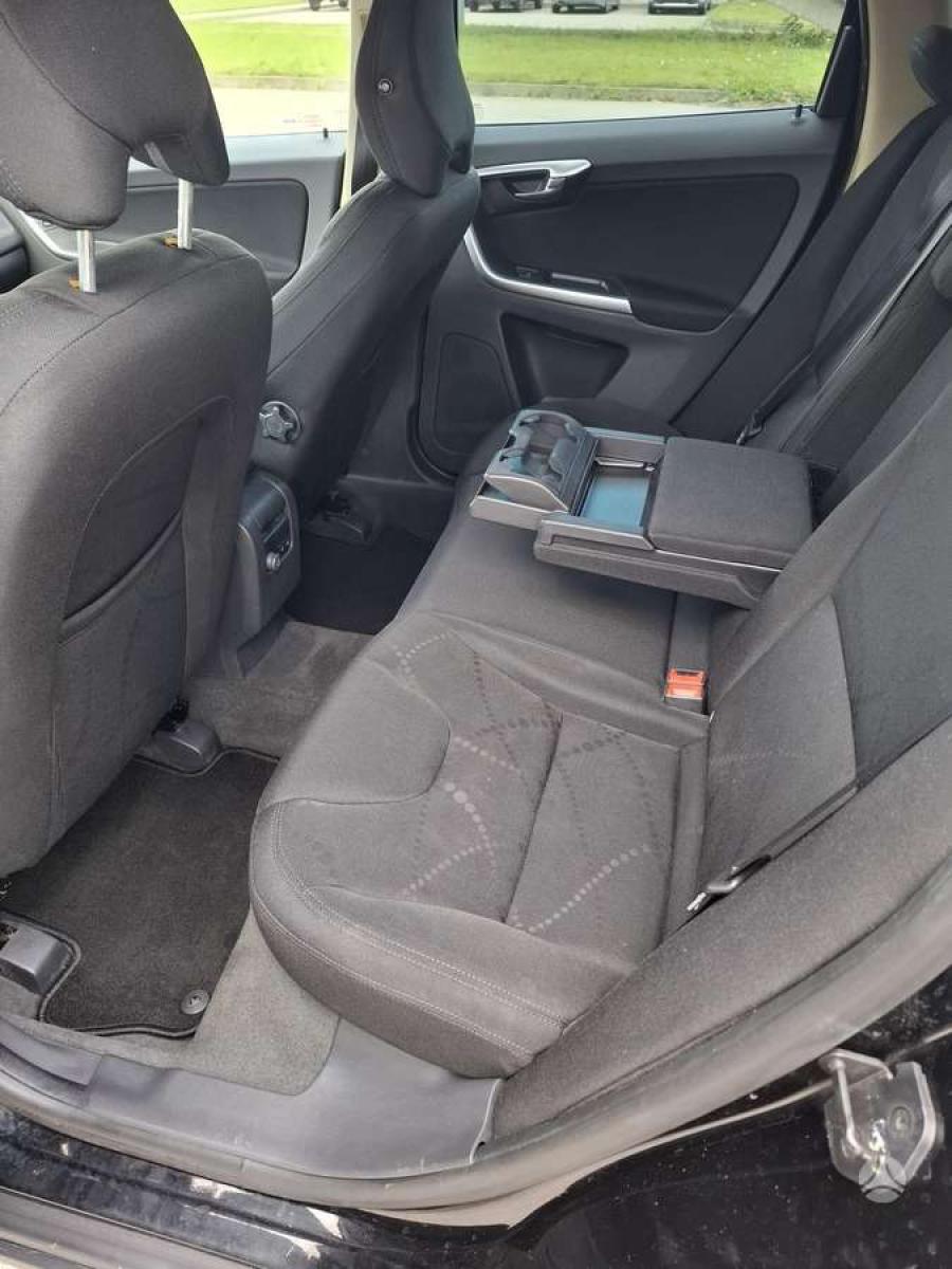 Melns Volvo XC60 2010 Panevēža, ar dzinēja tilpumu 2.40 L un nobraukumu 316 tūkst. km par 5900 €, foto 12 vietnē AUTOMOTO.COM.LV