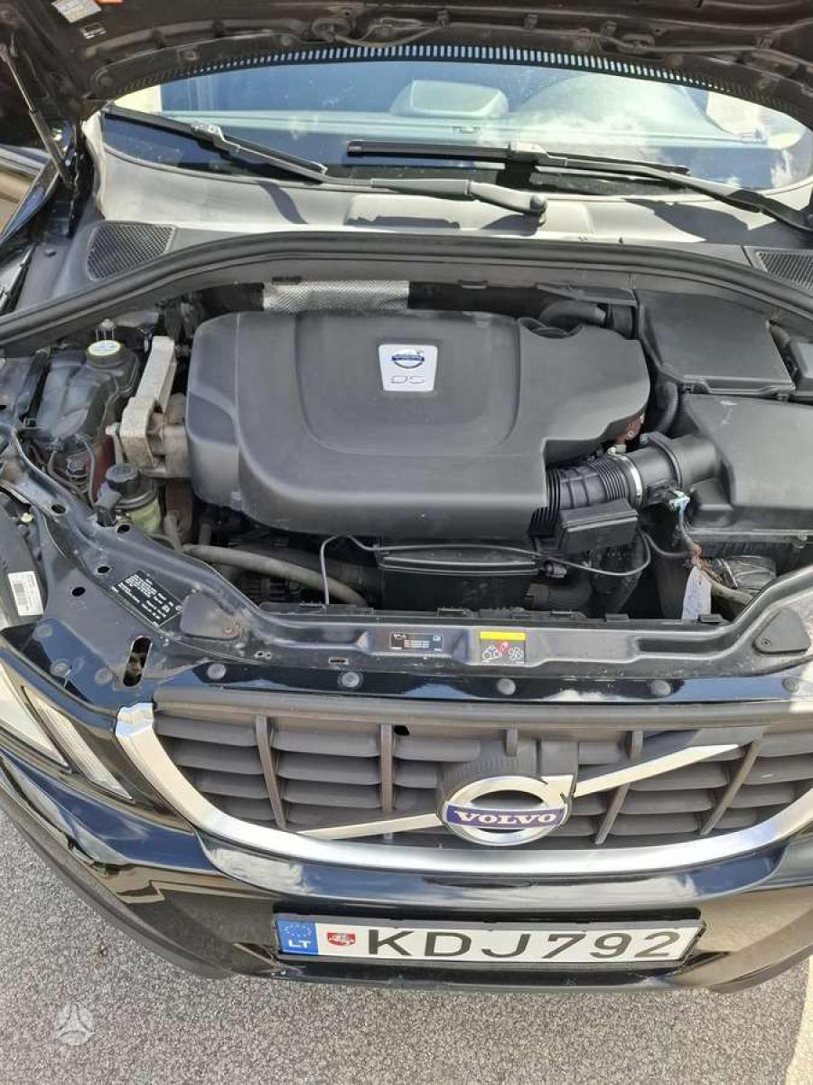 Melns Volvo XC60 2010 Panevēža, ar dzinēja tilpumu 2.40 L un nobraukumu 316 tūkst. km par 5900 €, foto 14 vietnē AUTOMOTO.COM.LV