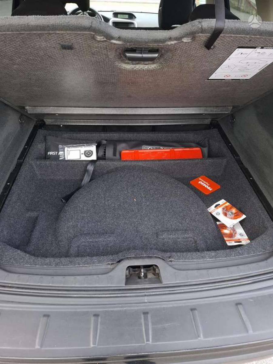 Melns Volvo XC60 2010 Panevēža, ar dzinēja tilpumu 2.40 L un nobraukumu 316 tūkst. km par 5900 €, foto 16 vietnē AUTOMOTO.COM.LV