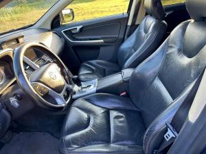 Black Volvo XC60 2010 in Elektrenai, with an engine capacity of 2.40 L and mileage of 400 thousand km for 6250 €, photo 3 on AUTOMOTO.COM.LV