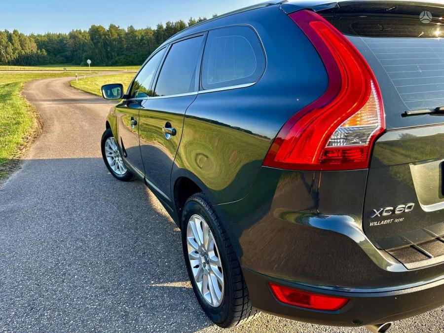 Black Volvo XC60 2010 in Elektrenai, with an engine capacity of 2.40 L and mileage of 400 thousand km for 6250 €, photo 8 on AUTOMOTO.COM.LV