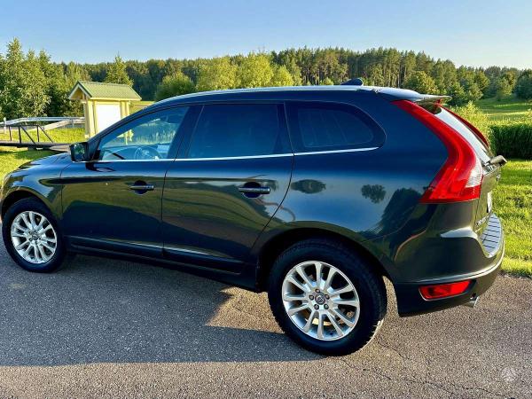 Melns Volvo XC60 2010 Elektrėnai, ar dzinēja tilpumu 2.40 L un nobraukumu 400 tūkst. km par 6250 €, foto 8 vietnē AUTOMOTO.COM.LV