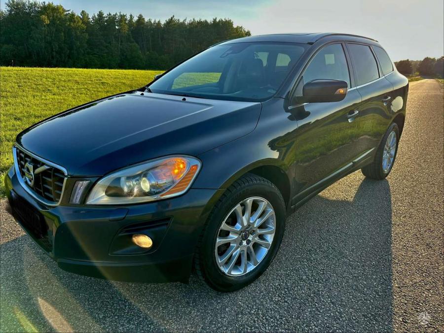 Black Volvo XC60 2010 in Elektrenai, with an engine capacity of 2.40 L and mileage of 400 thousand km for 6250 €, photo 14 on AUTOMOTO.COM.LV