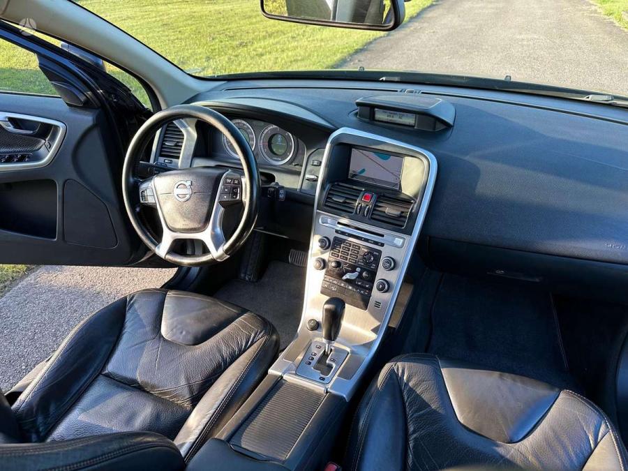 Black Volvo XC60 2010 in Elektrenai, with an engine capacity of 2.40 L and mileage of 400 thousand km for 6250 €, photo 15 on AUTOMOTO.COM.LV