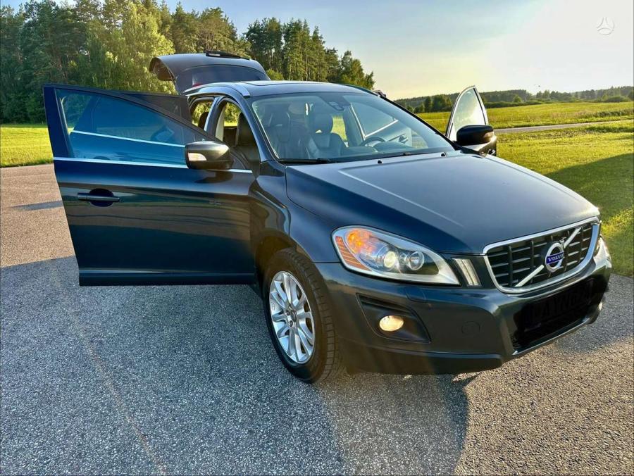 Black Volvo XC60 2010 in Elektrenai, with an engine capacity of 2.40 L and mileage of 400 thousand km for 6250 €, photo 19 on AUTOMOTO.COM.LV